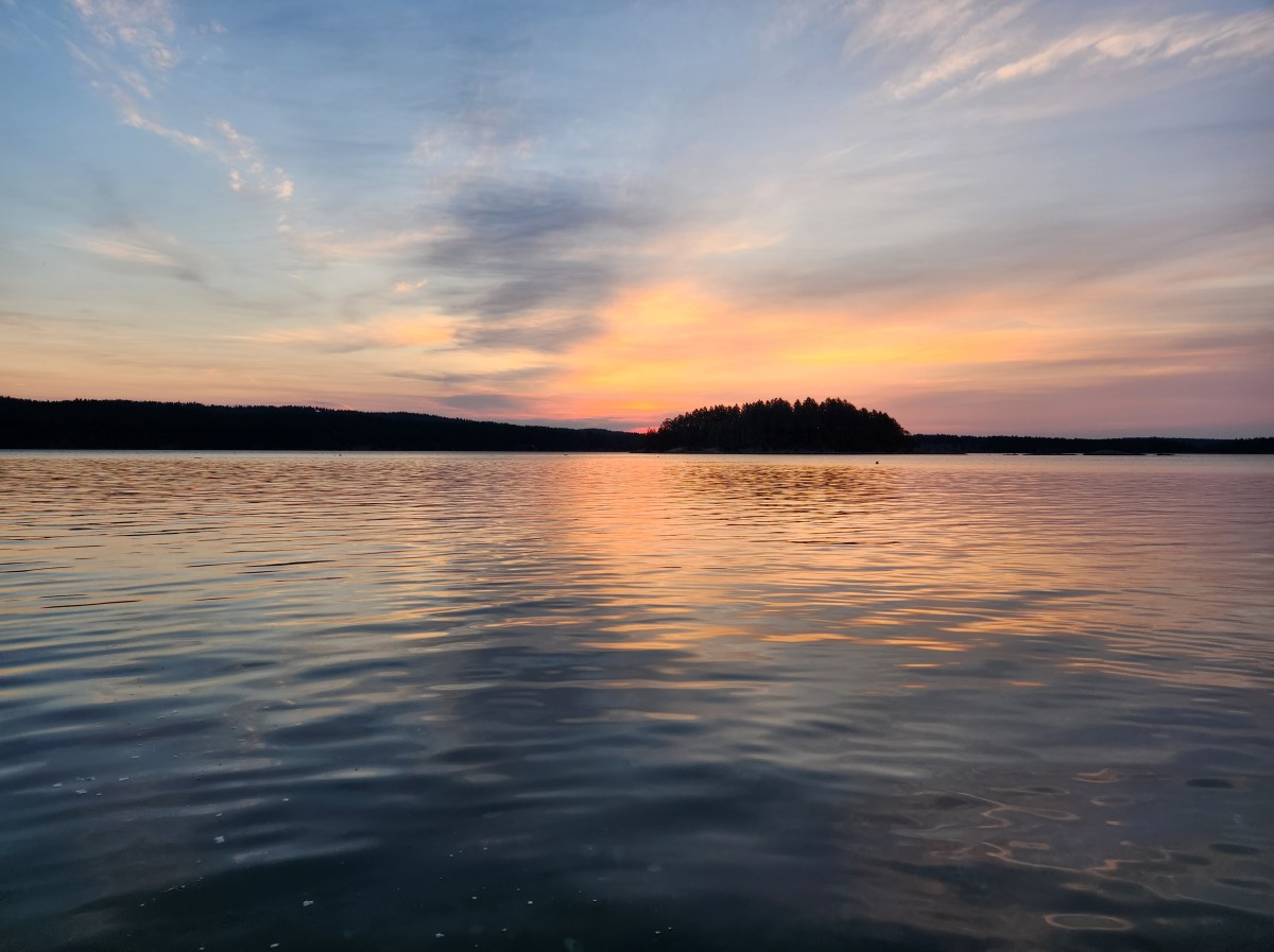 Doing Dodd Narrows: SUP Touring Mudge Island – I SUP Explore